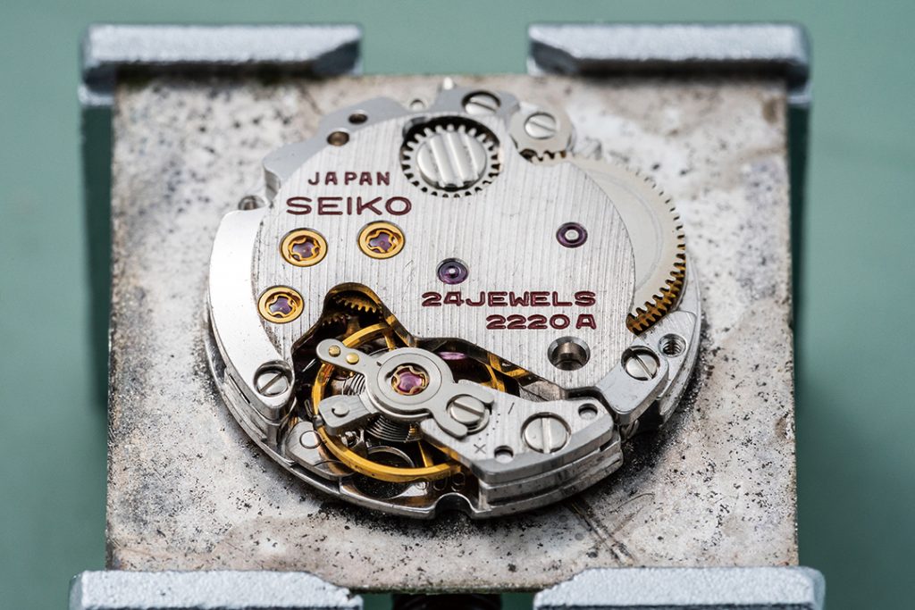 John拆機芯：精工2220的黃金套筒 - Chronomen.com