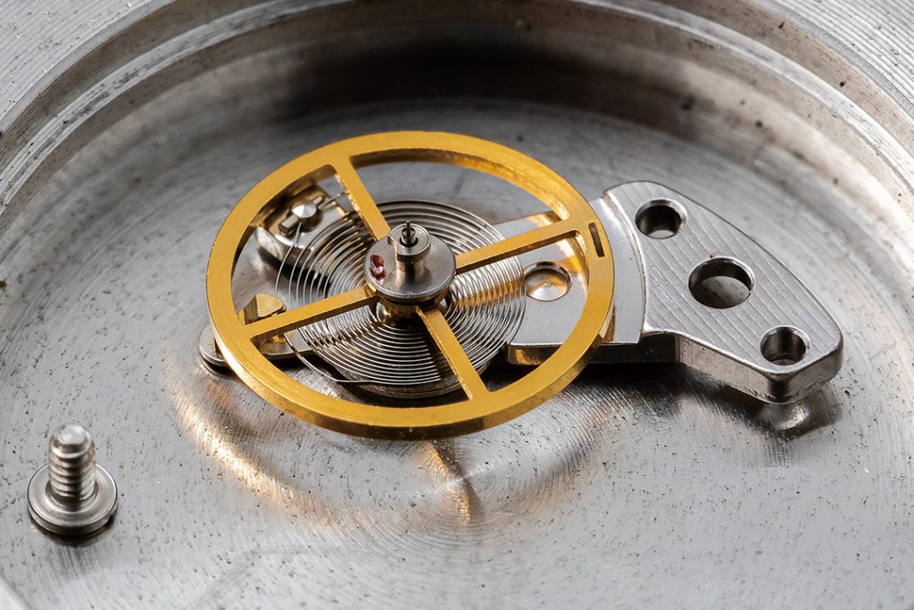 John拆機芯：精工2220的黃金套筒 - Chronomen.com